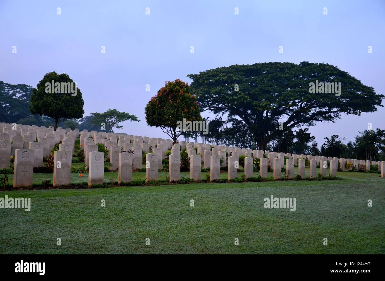 Graves of British, Australian and commonwealth soldiers at Kranji War ...