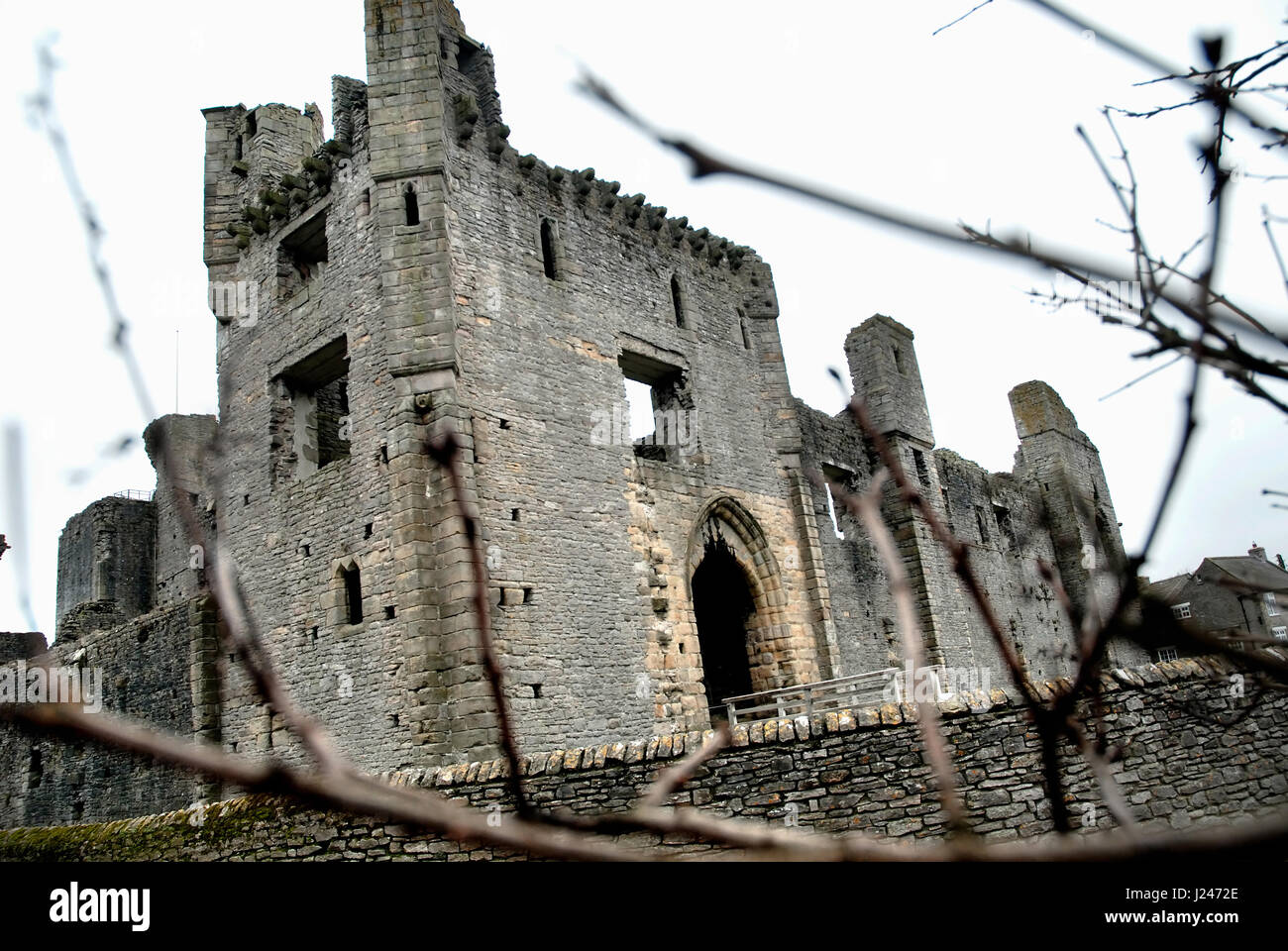 Middleham castle ruin hi-res stock photography and images - Alamy