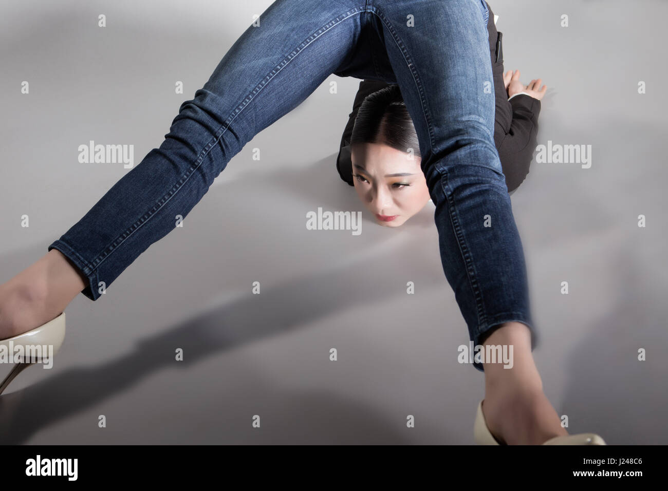 China. 24th Apr, 2017. The contortionist Liu Teng performs contortion ...
