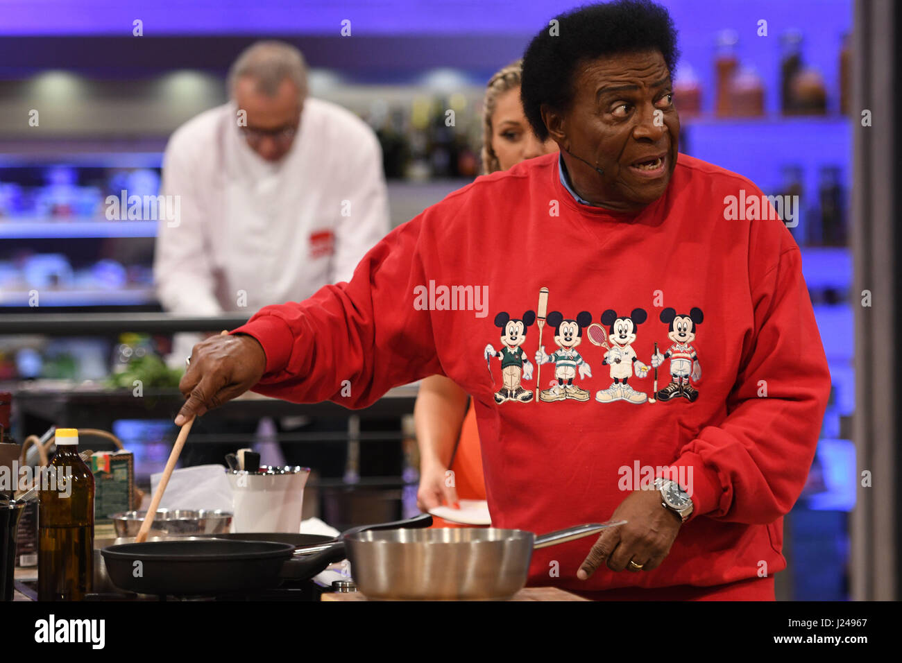 Singer Roberto Blanco on the set of the German TV programme 'Grill den ...