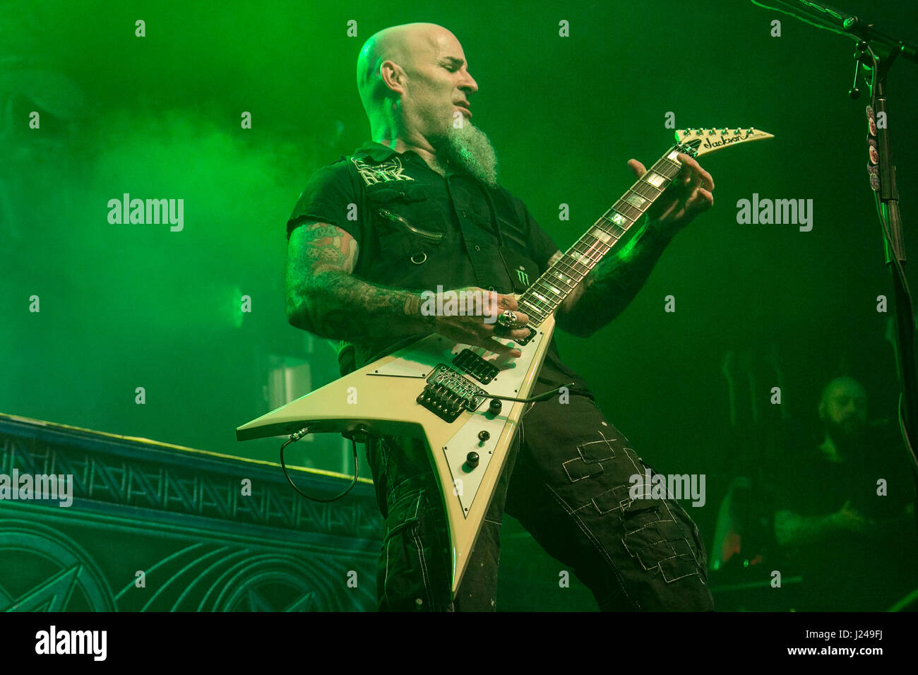 Scott ian guitar hi-res stock photography and images - Alamy