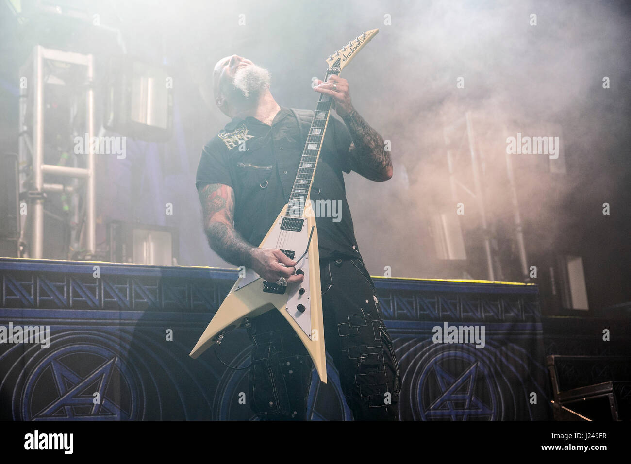 Scott ian guitar hi-res stock photography and images - Alamy
