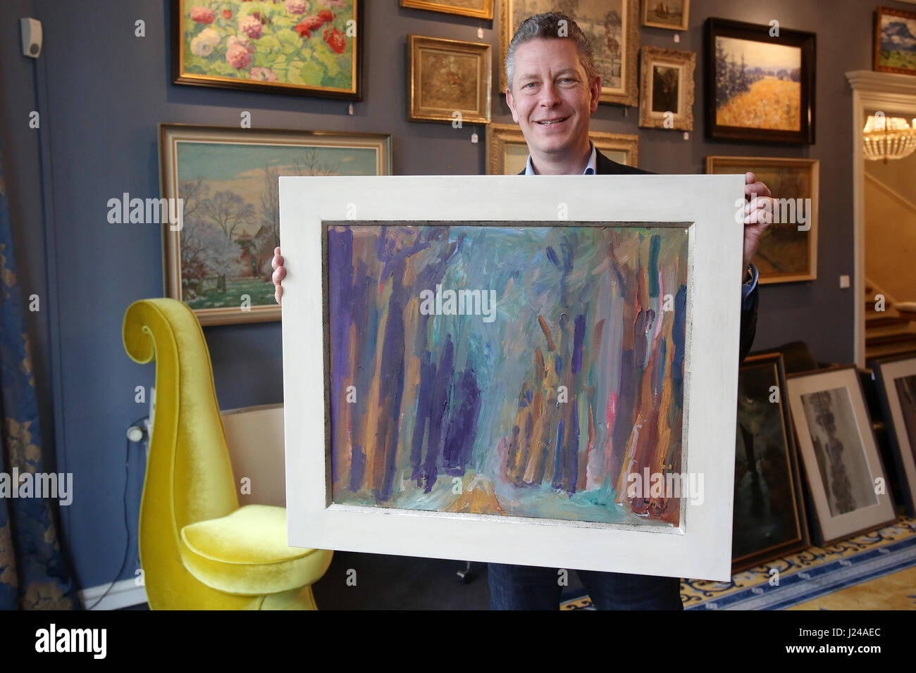 Hamburg, Germany. 21st Apr, 2017. Auctioneer Michael Kerle with ...