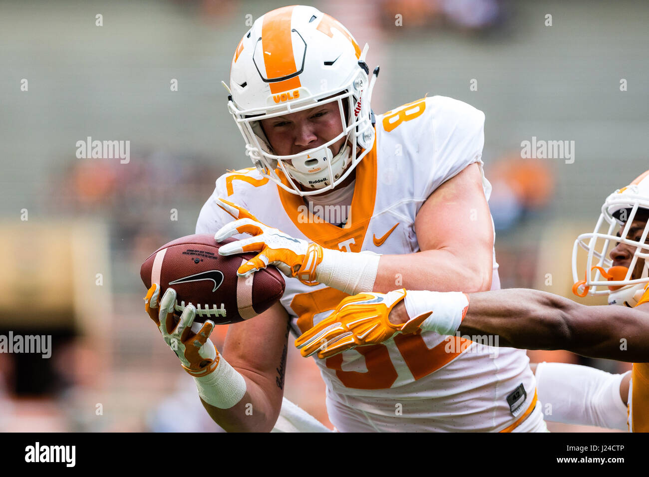 April 22, 2017: Ethan Wolf #82 of the Tennessee Volunteers catches a ...