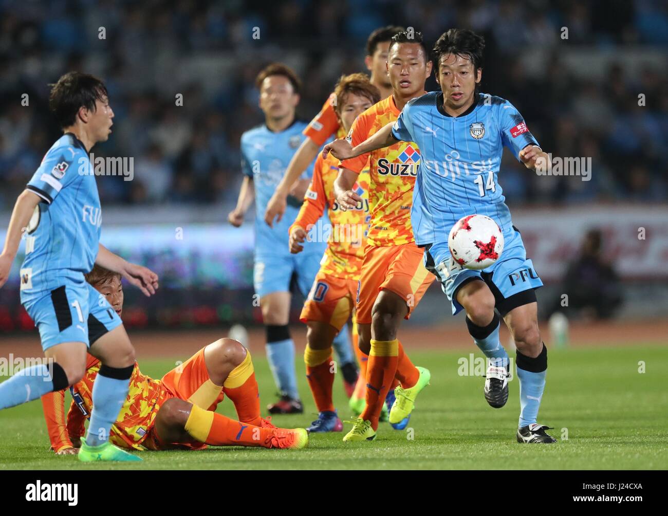Kanagawa, Japan. 21st Apr, 2017. (R-L) Kengo Nakamura (Frontale), Chong ...