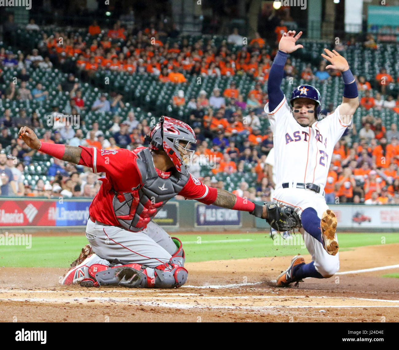 Houston, TX, USA. 19th Apr, 2017. Houston Astros second baseman Jose Altuve (27) is tagged out ...