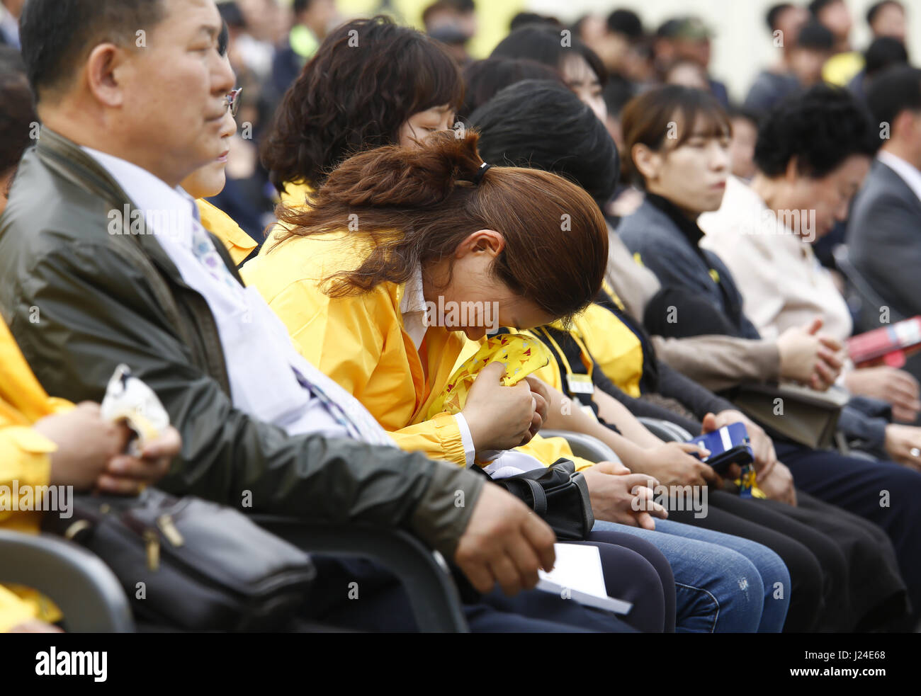 Family members of victims of sewol ferry disaster hi-res stock ...