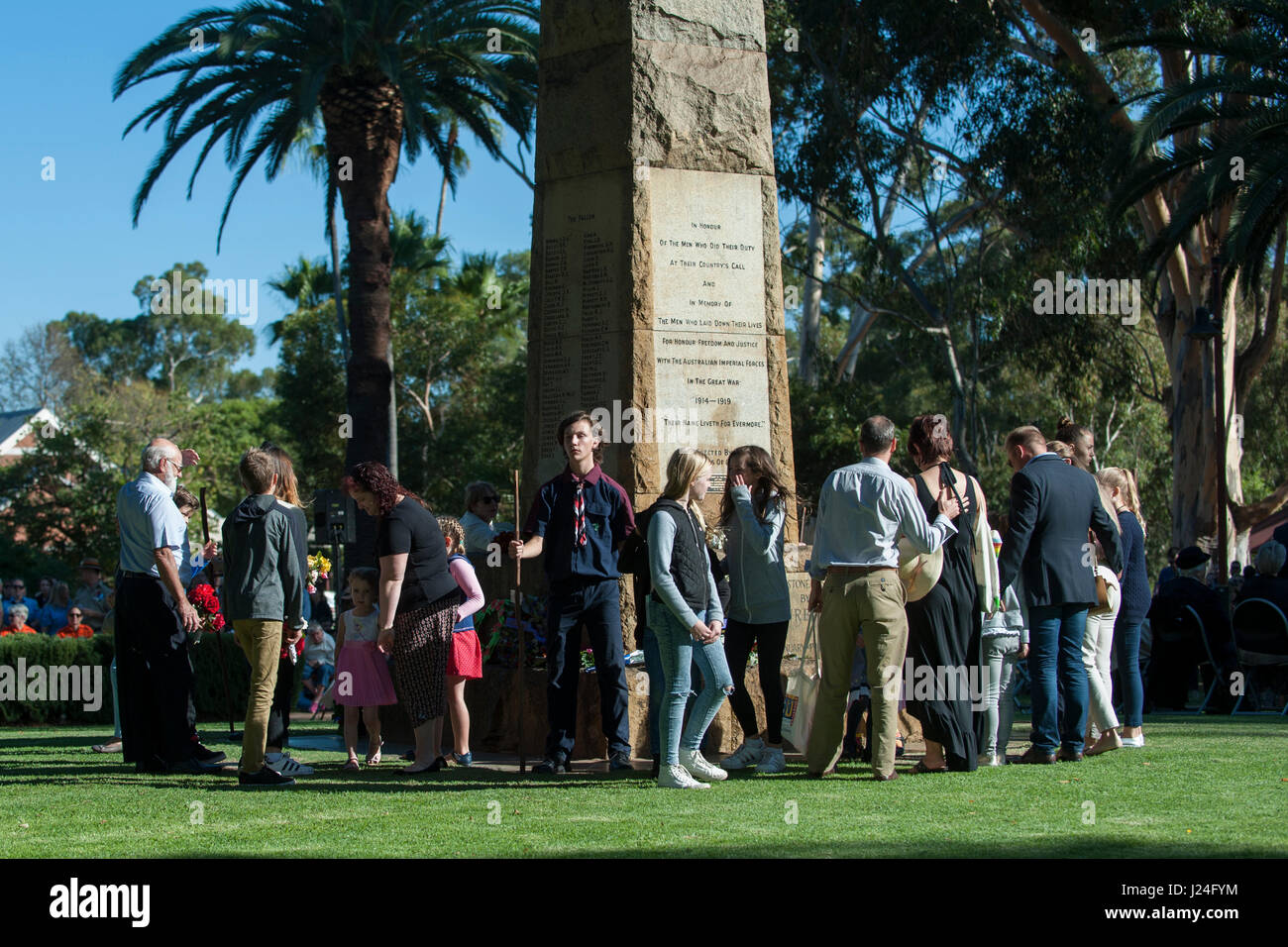 Children at the war memorial hi-res stock photography and images - Alamy