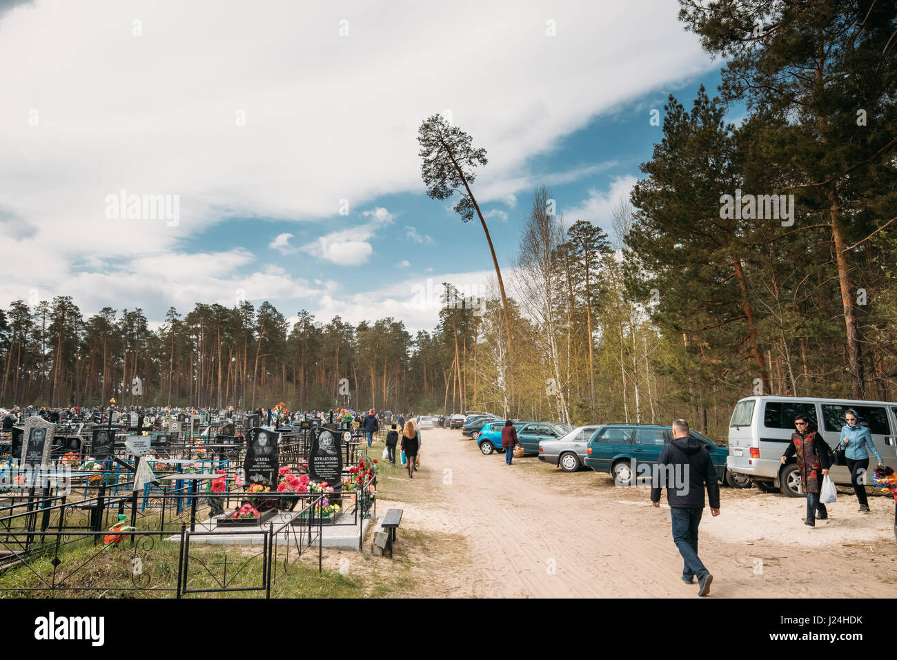 Dobrush, Belarus. 25th Apr, 2017. Orthodox people visit the cemetery ...
