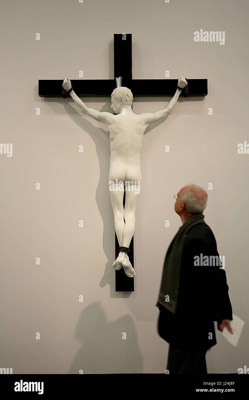 Cologne, Germany. 25th Apr, 2017. A visitor looks at the installation ...