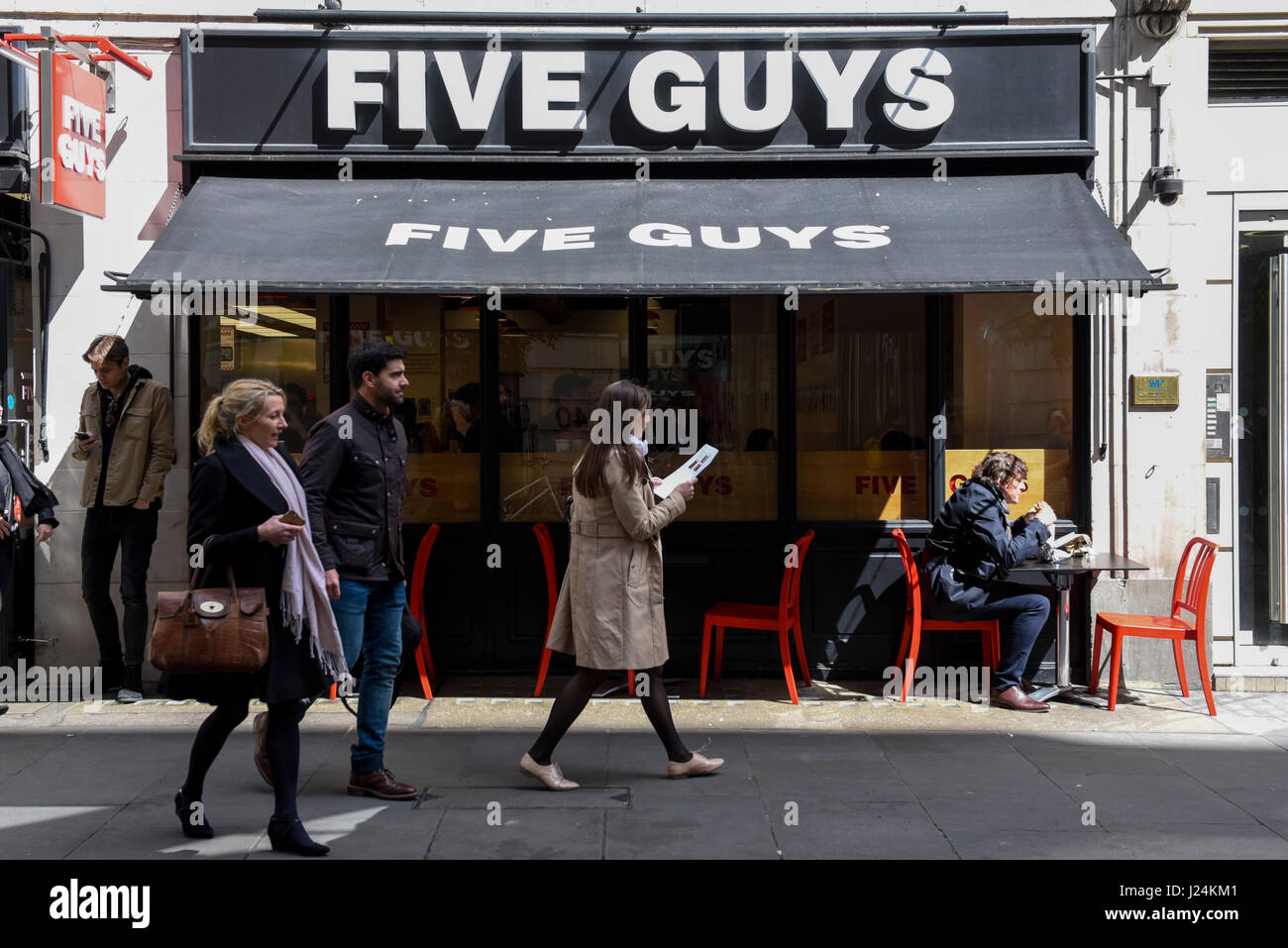 London, UK. 25th Apr, 2017. The Five Guys restaurant is seen in Argyll ...