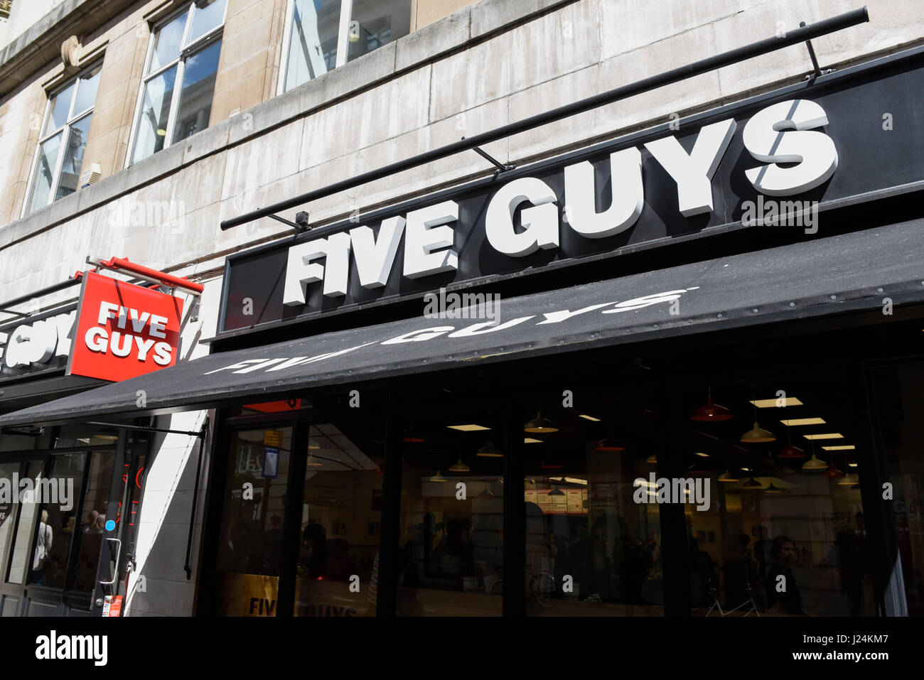 London, UK. 25th Apr, 2017. The Five Guys restaurant is seen in Argyll ...