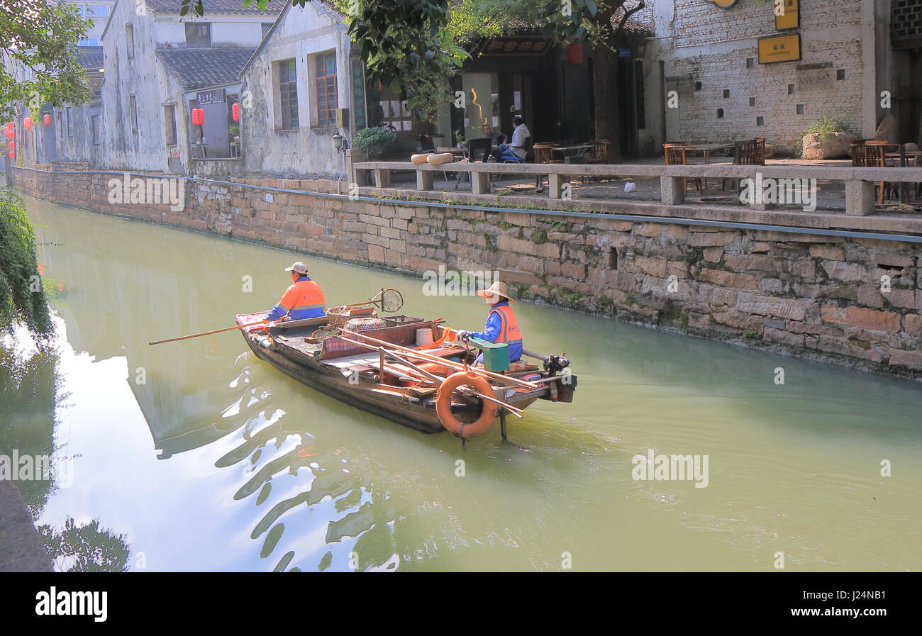 Chinese people cleaning house hi-res stock photography and images - Alamy