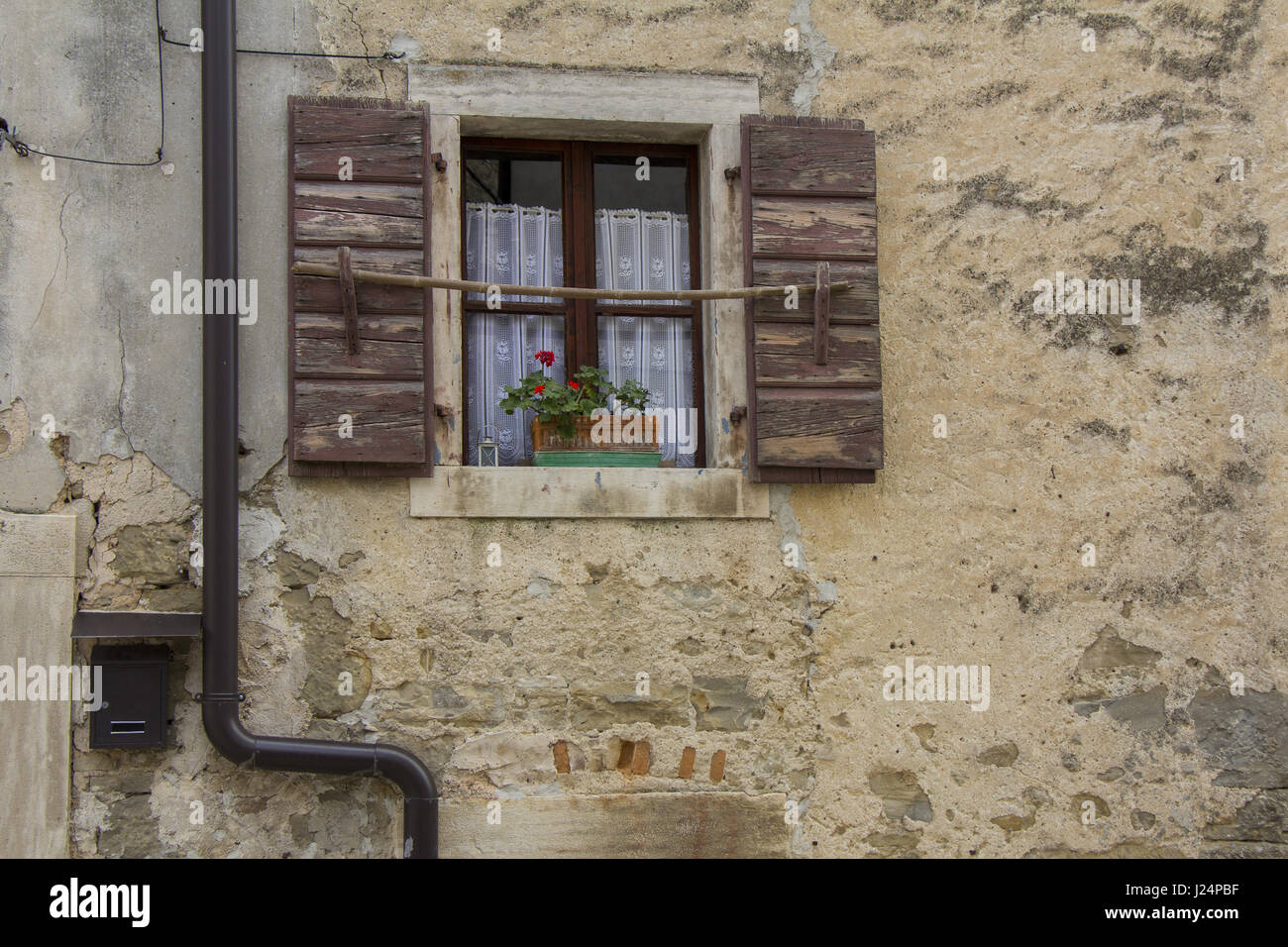 Window old house ancient hi-res stock photography and images - Alamy