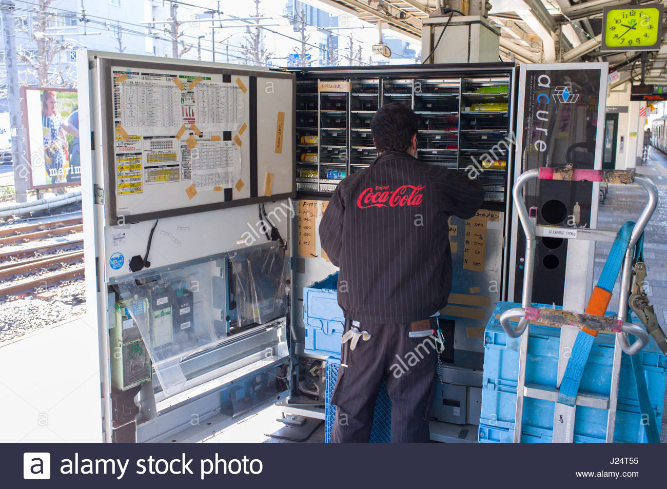 Vending Machine For Drinks High Resolution Stock Photography and Images ...