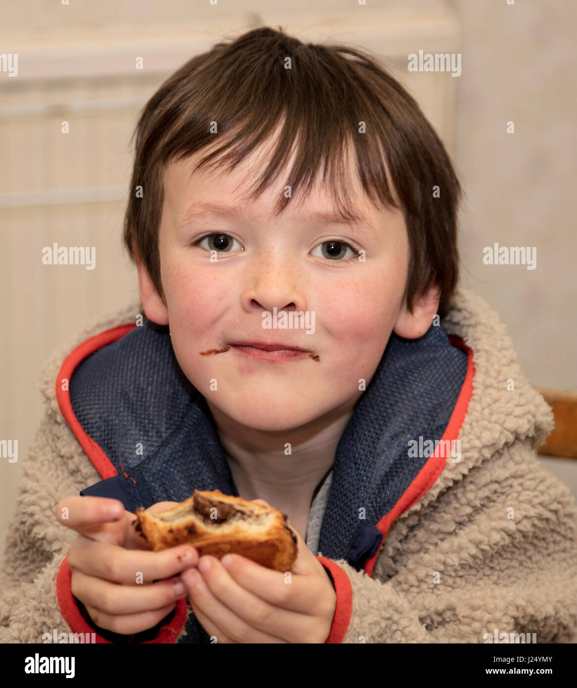 Young boy eating bun hi-res stock photography and images - Alamy