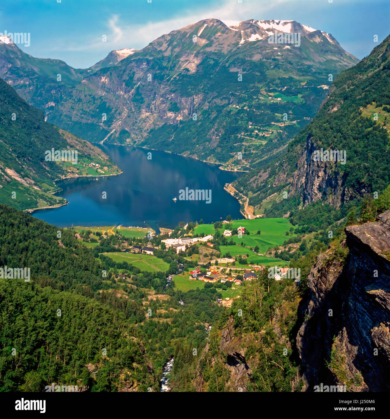 Waterfalls in geiranger fjord hi-res stock photography and images - Alamy