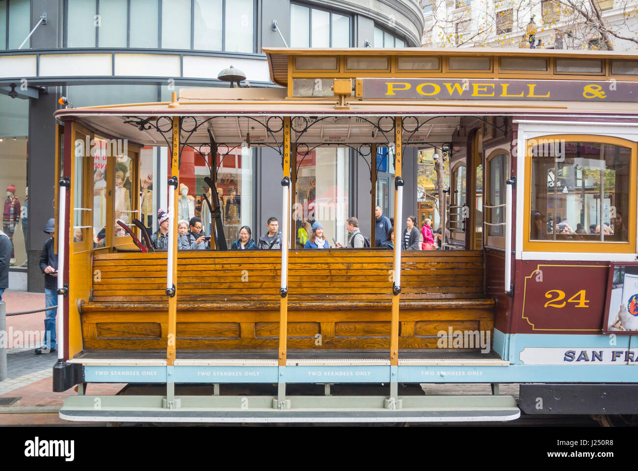 San francisco iconic cable car hi-res stock photography and images - Alamy