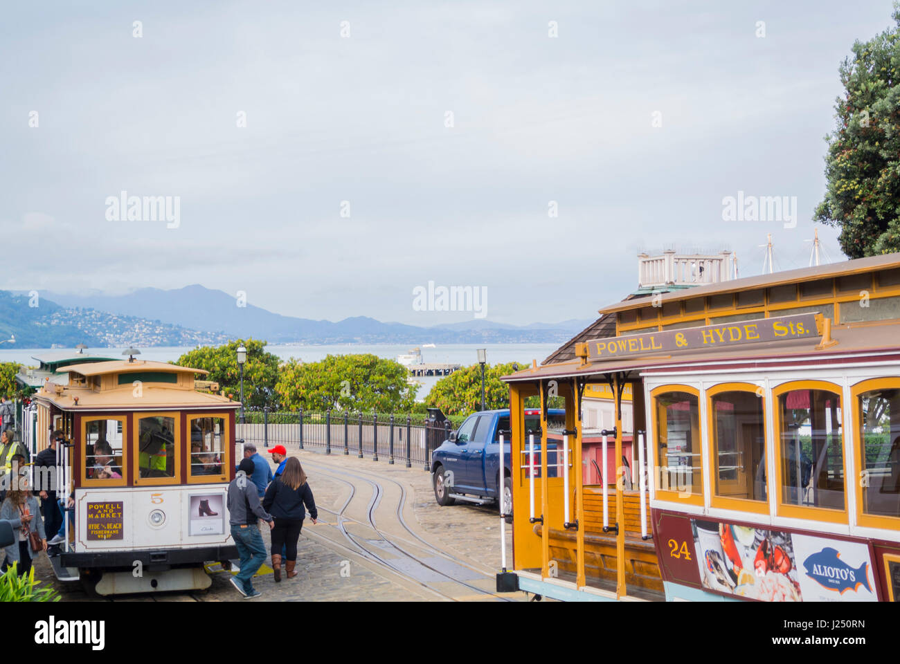Cable Car With People High Resolution Stock Photography and Images - Alamy