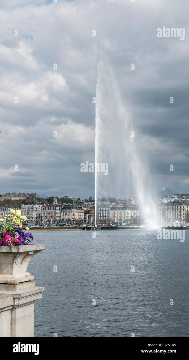 Fountain lake jetty hi-res stock photography and images - Alamy