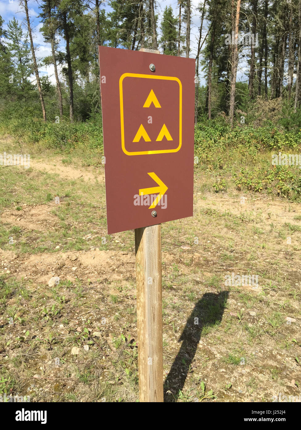 Roadside camping sign hi-res stock photography and images - Alamy