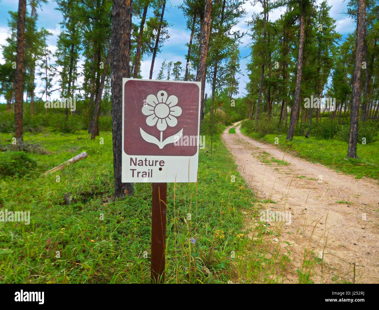 Nature trail sign hi-res stock photography and images - Alamy