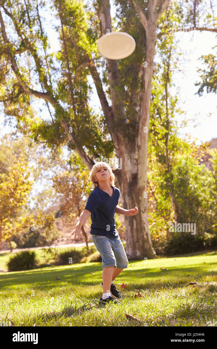 Boy Throwing Frisbee In Park Stock Photo - Alamy
