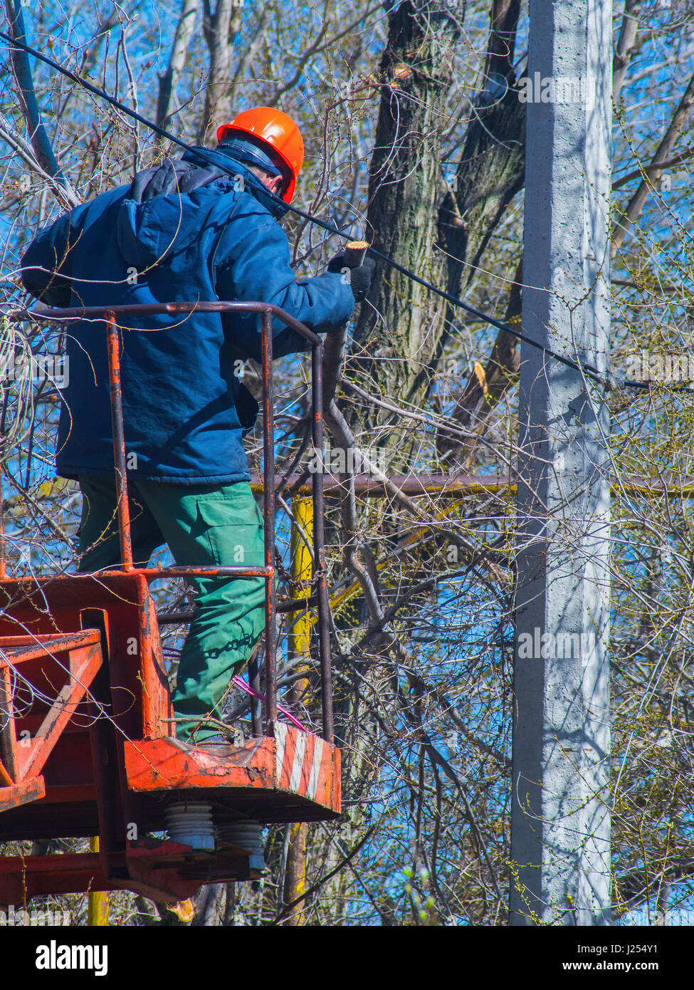 The worker on machine lift at an electric pole Stock Photo - Alamy