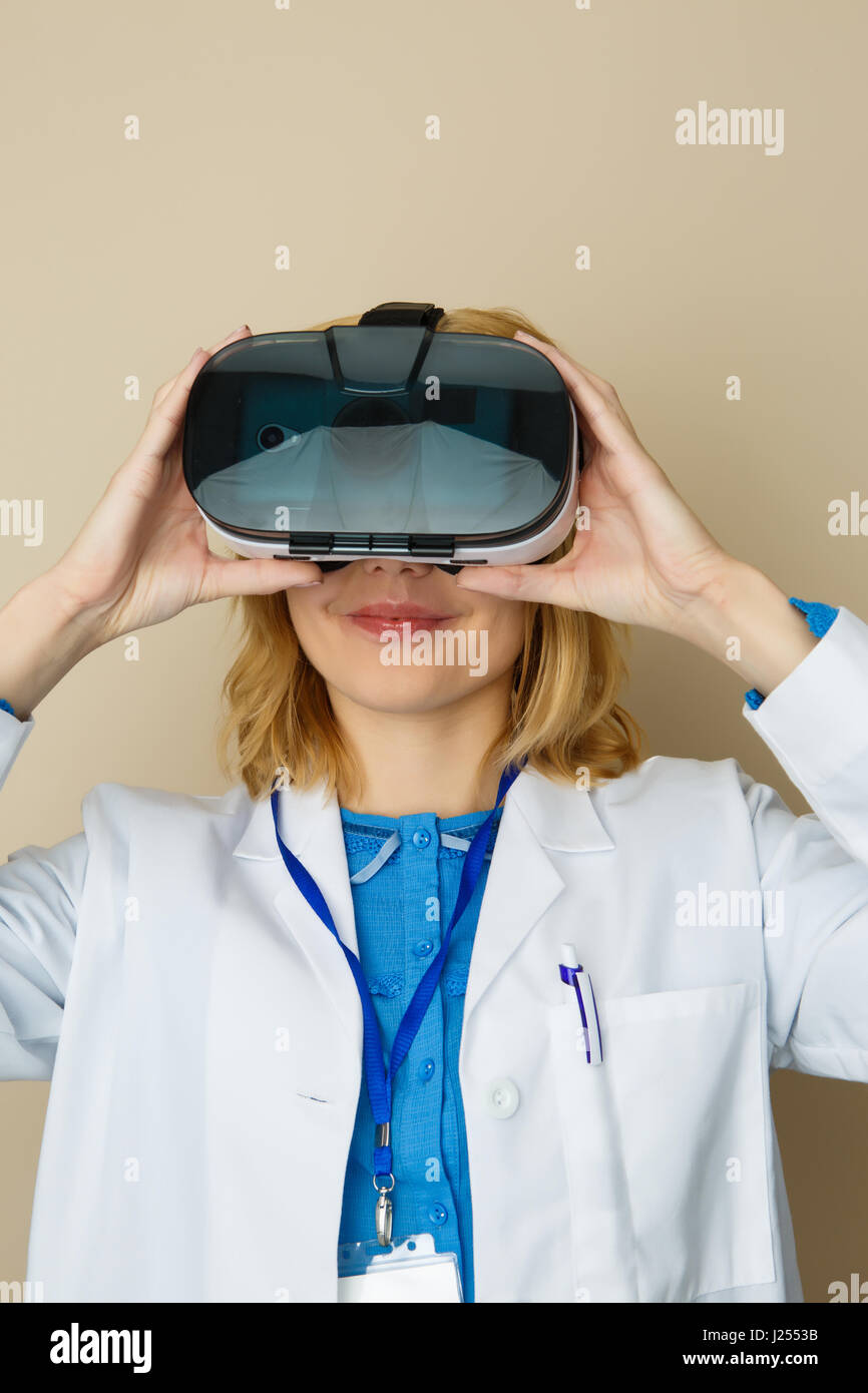 Doctor in white lab coat Stock Photo - Alamy
