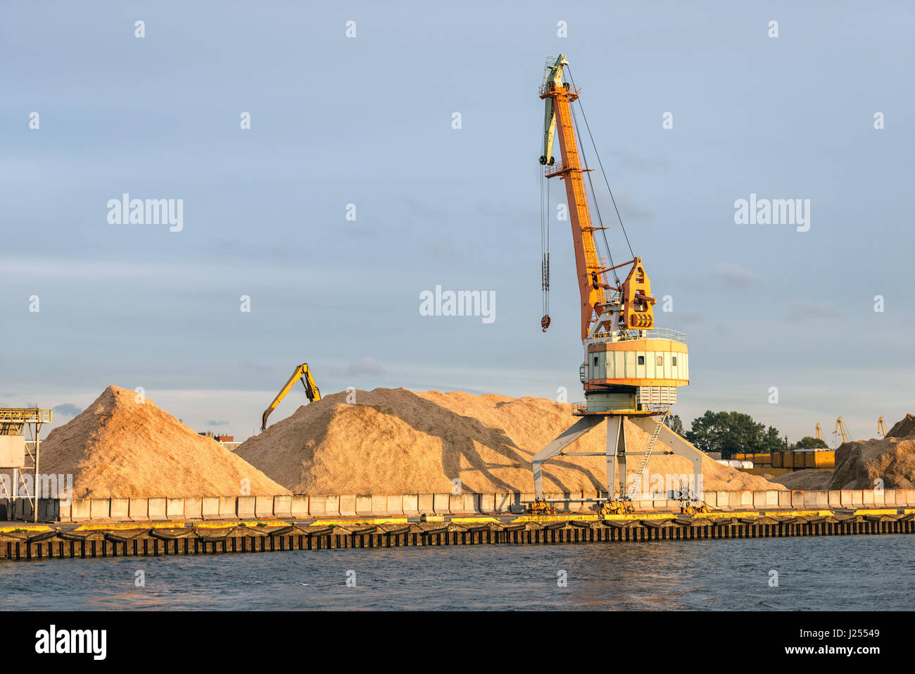 Port handling cargo hi-res stock photography and images - Alamy