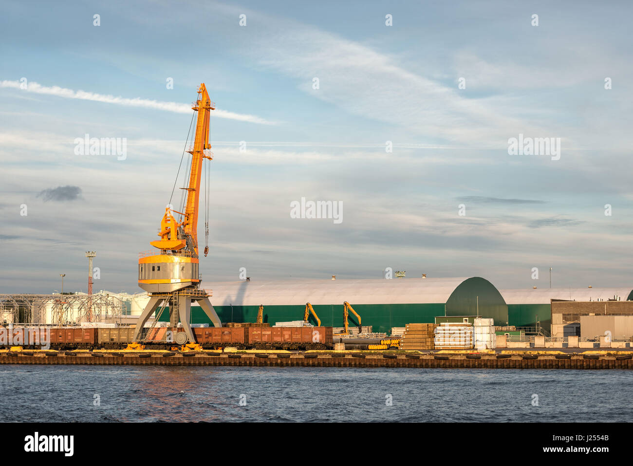 Cargo Handling Stock Photos & Cargo Handling Stock Images - Alamy