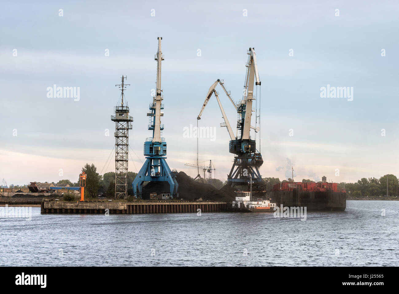 Coal transshipment to container ships Stock Photo - Alamy