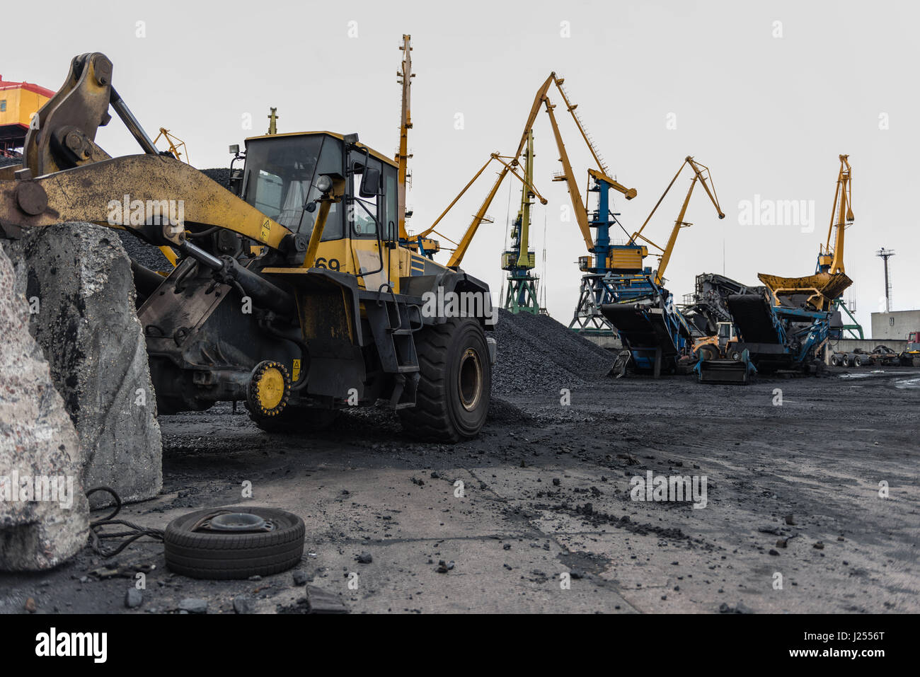 Work in port coal transshipment terminal Stock Photo - Alamy