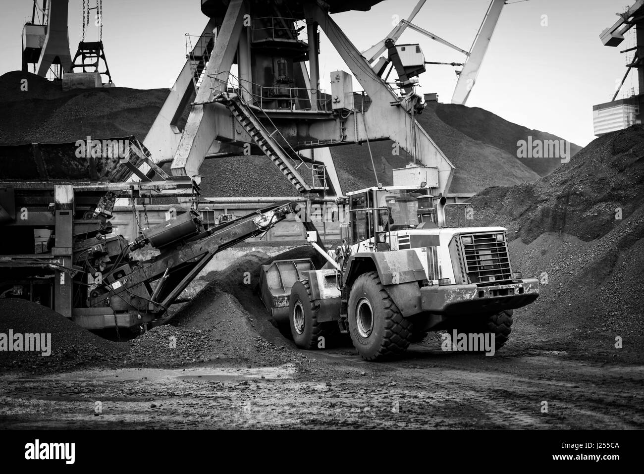 Work in port coal handling terminal Stock Photo - Alamy