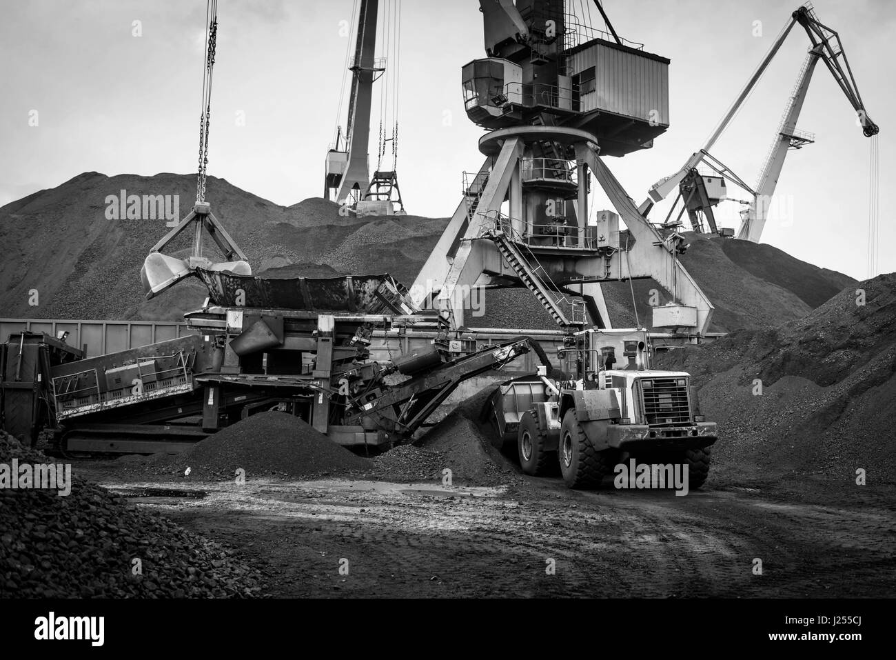 Work in port coal handling terminal Stock Photo - Alamy