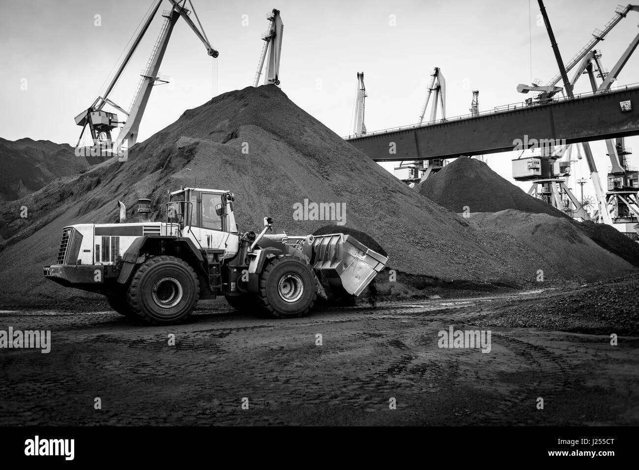 Work in port coal handling terminal Stock Photo - Alamy