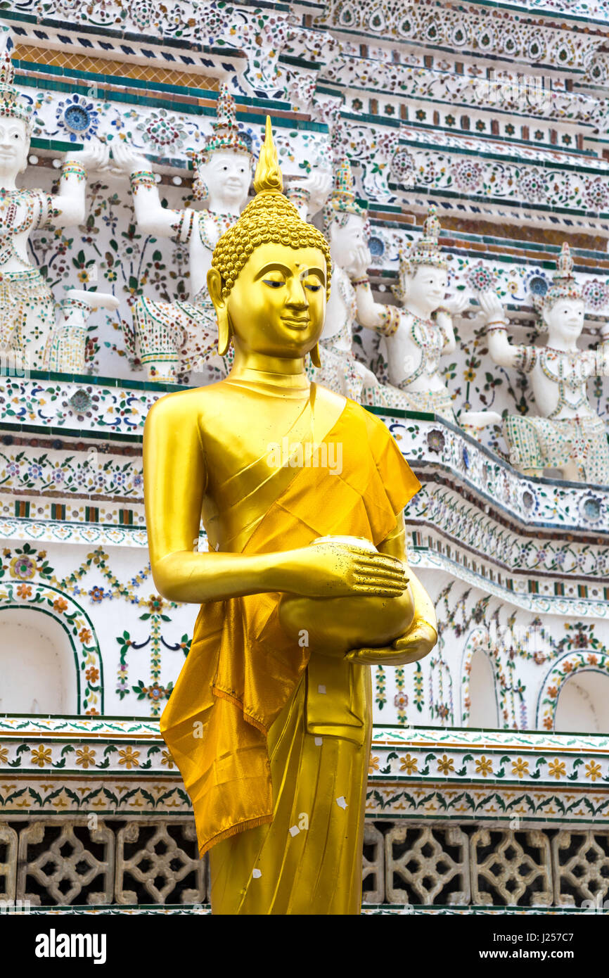 Buddhist temple in asia golden hi-res stock photography and images - Alamy