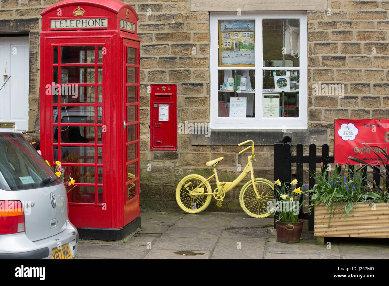 British Telephone Box Stock Photo - Alamy