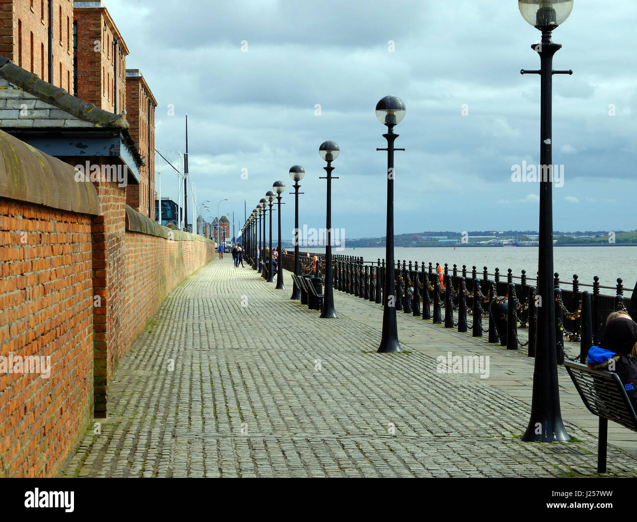 Albert Dock, Liverpool, uk, Kings Parade next to the River Mersey Stock ...