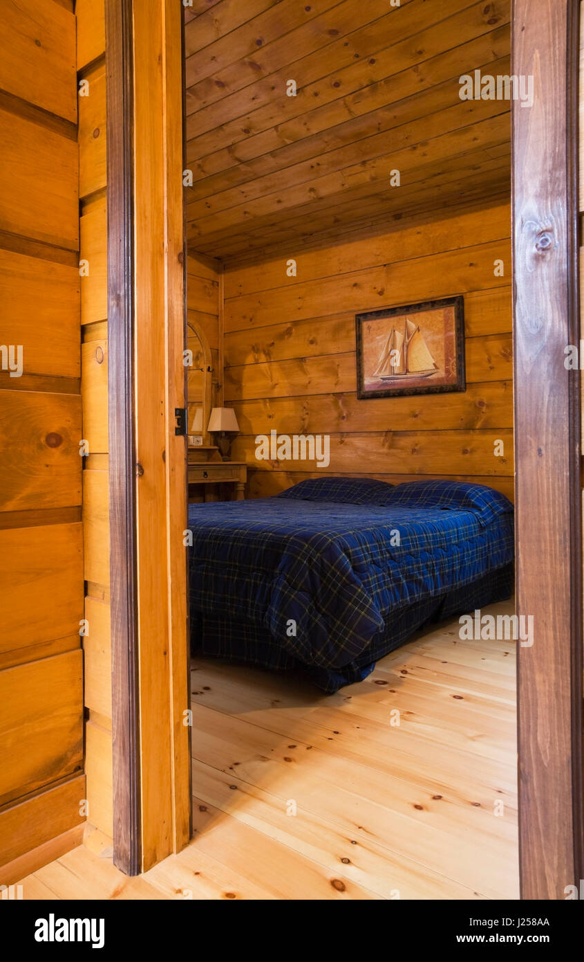 Guest bedroom inside cottage style log home Stock Photo - Alamy
