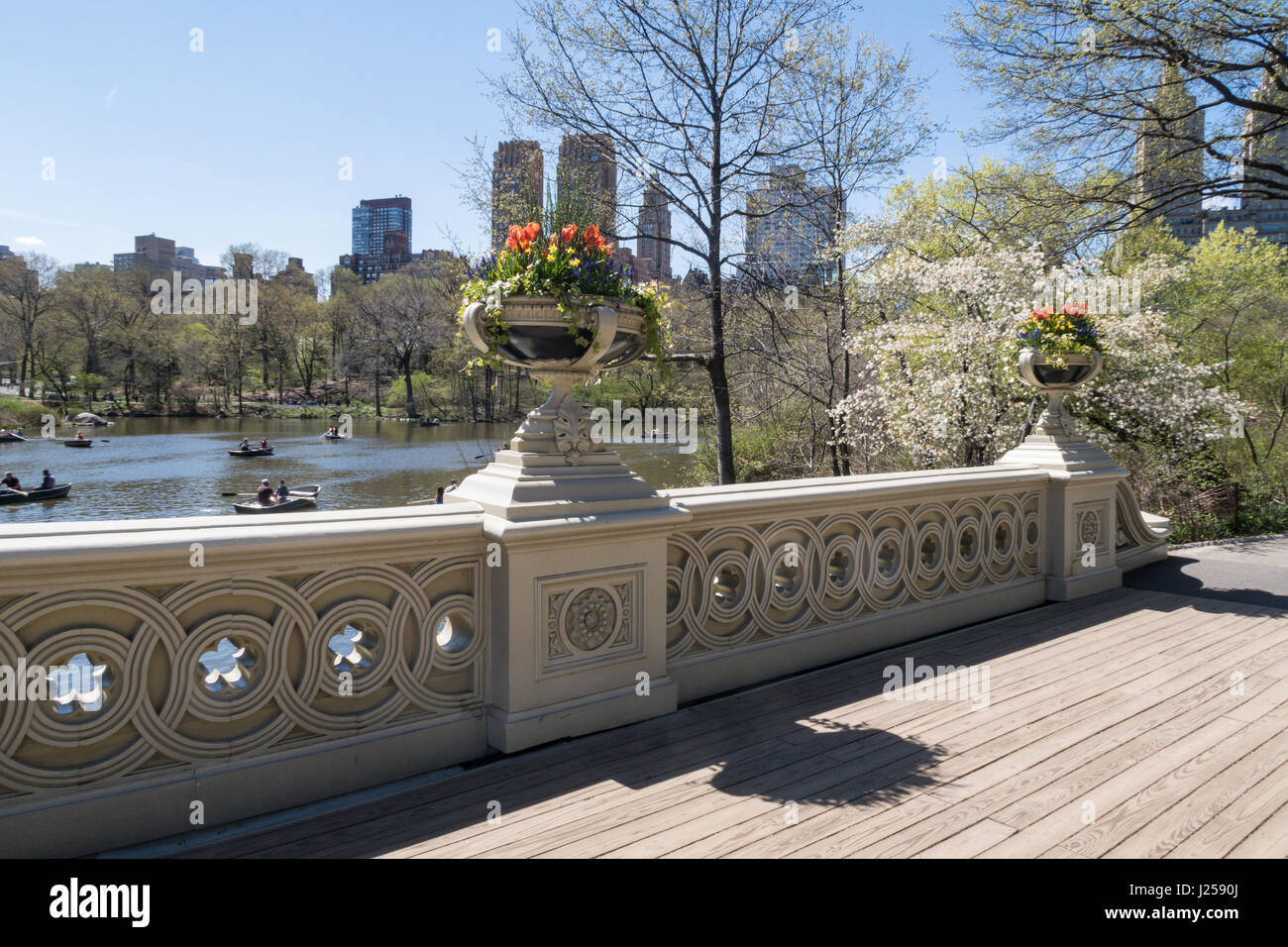 Bow Bridge in Central Park, NYC, USA Stock Photo - Alamy