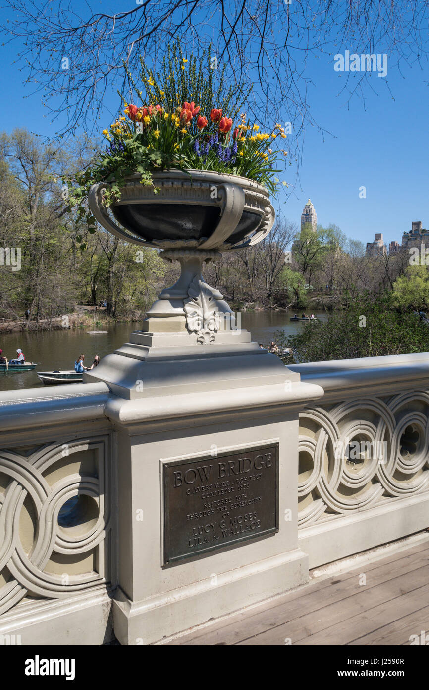 Bow Bridge in Central Park, NYC, USA Stock Photo - Alamy