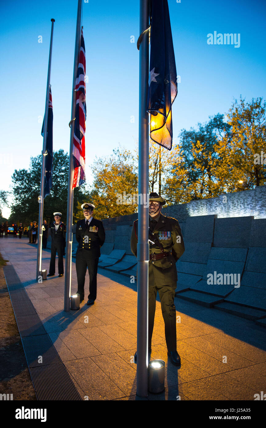 Members of the armed forces during an Anzac Day dawn service at the ...