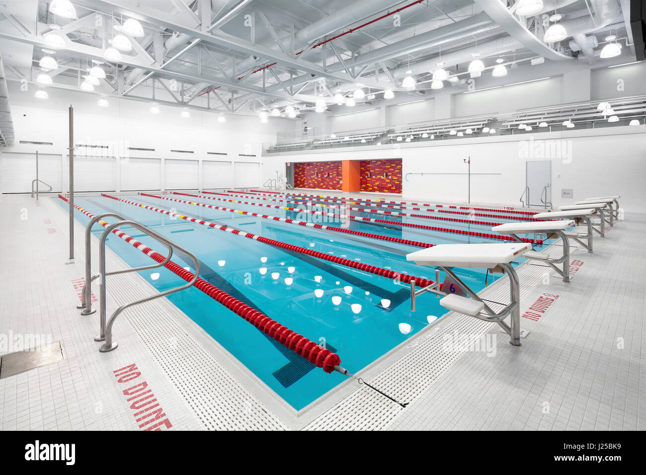 Six lane swimming pool hi-res stock photography and images - Alamy