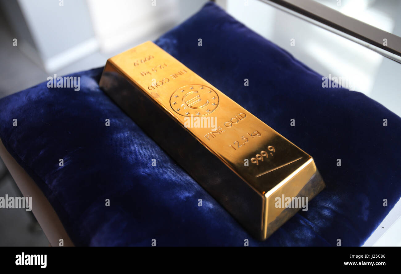 A bar of Gold on display in the Irish Central banks new Dublin ...