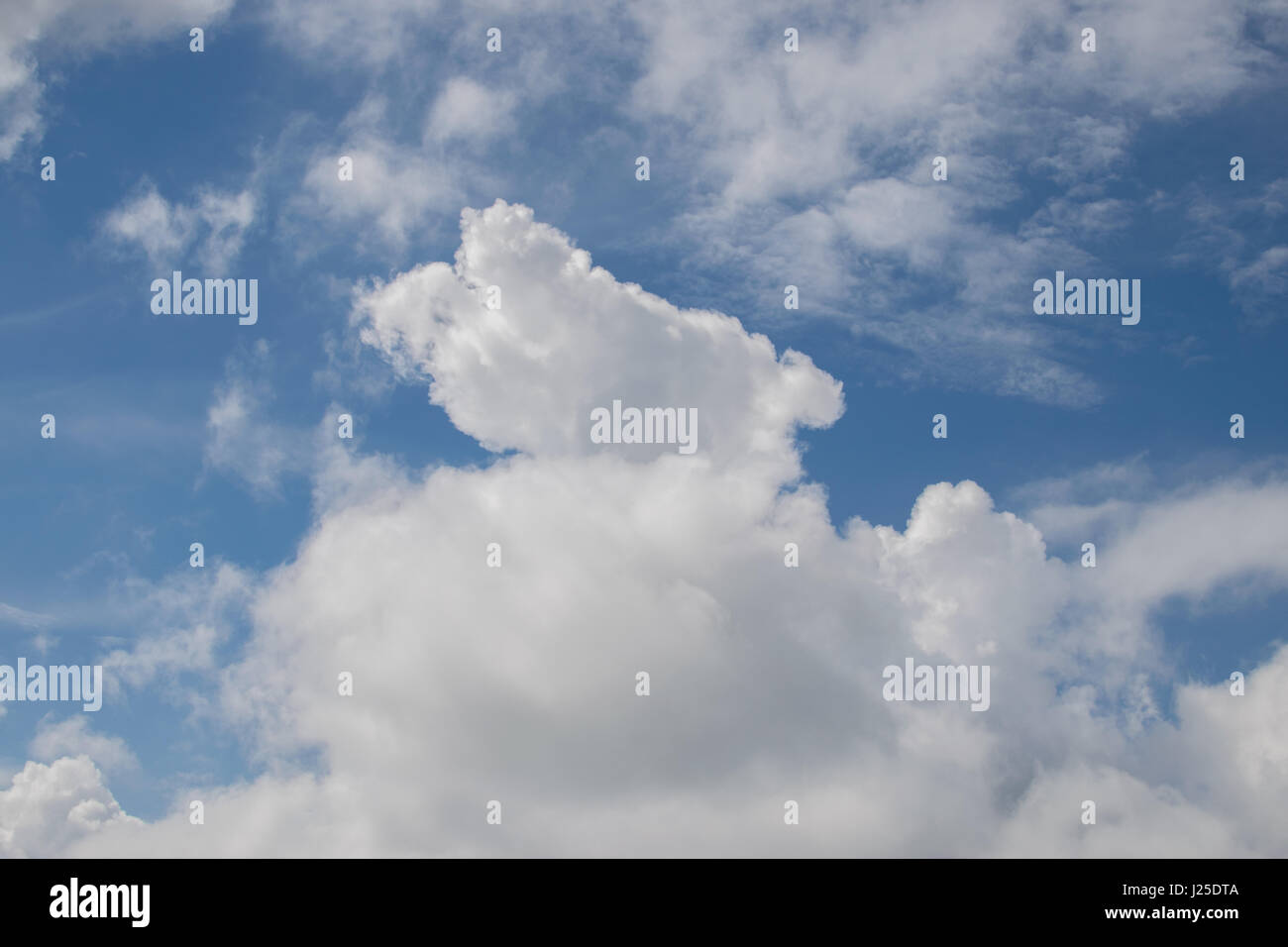 Puffy fluffy white cloud hi-res stock photography and images - Alamy