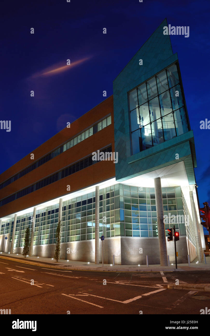 College campus architecture hi-res stock photography and images - Alamy