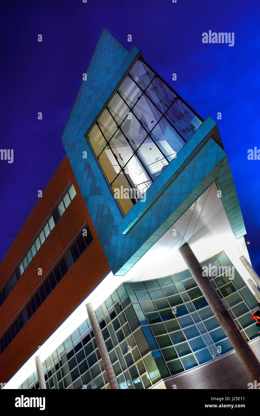 College campus architecture hi-res stock photography and images - Alamy