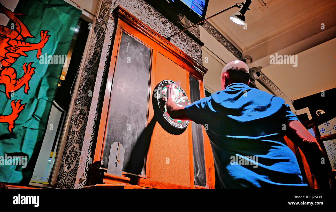 Darts player pub hi-res stock photography and images - Alamy