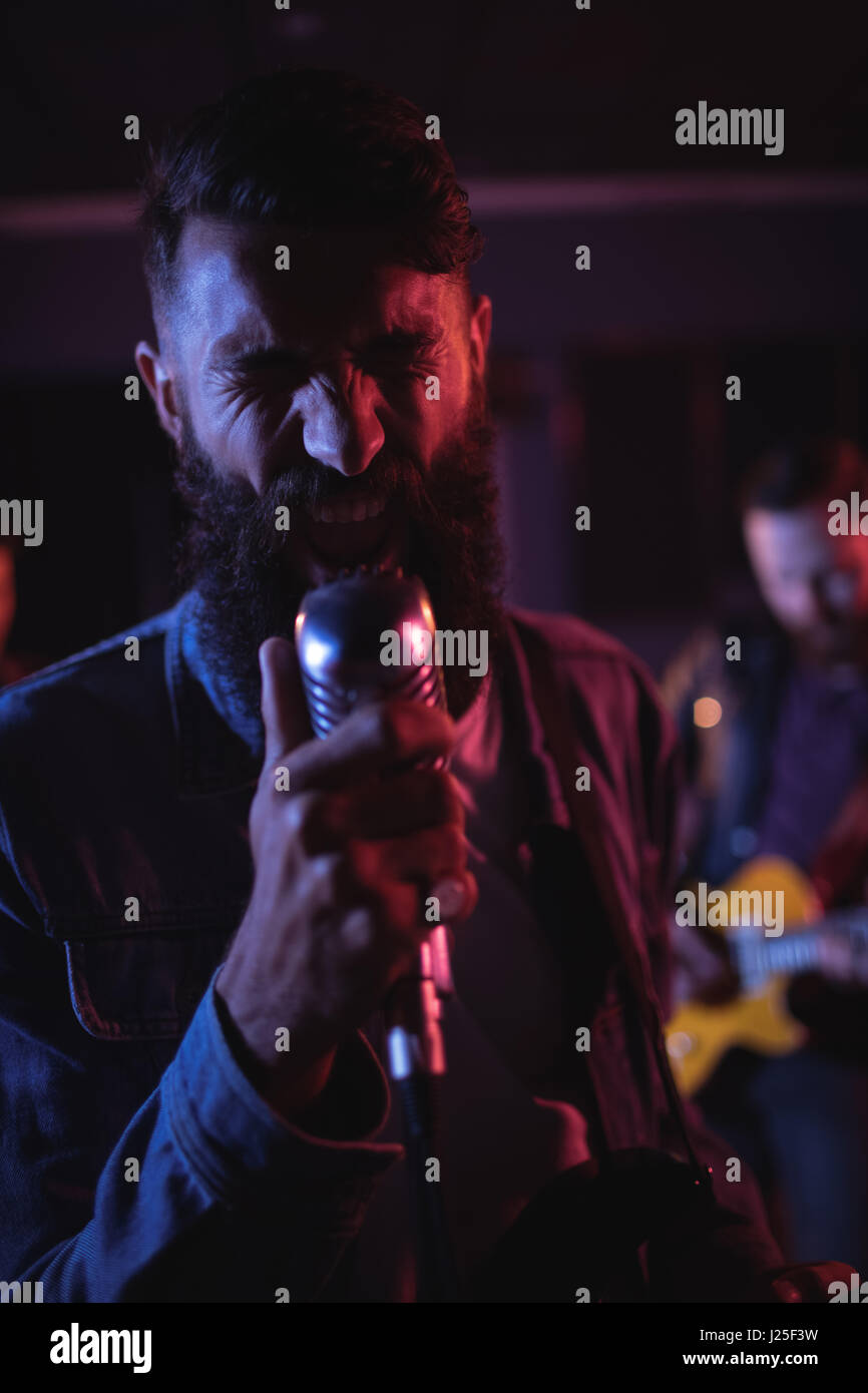 Man singing music studio hi-res stock photography and images - Alamy